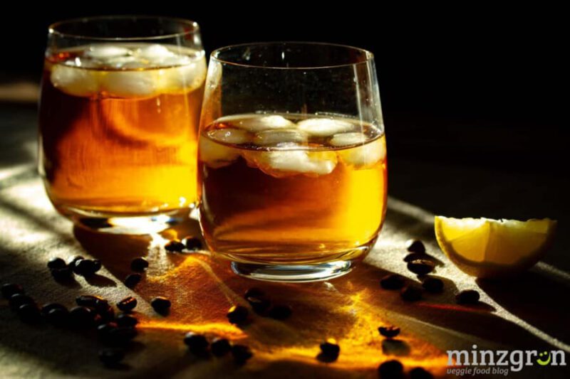 Gin Tonic Coffee - Cold Brewed Coffee mit (und ohne) Schuss - minzgrün